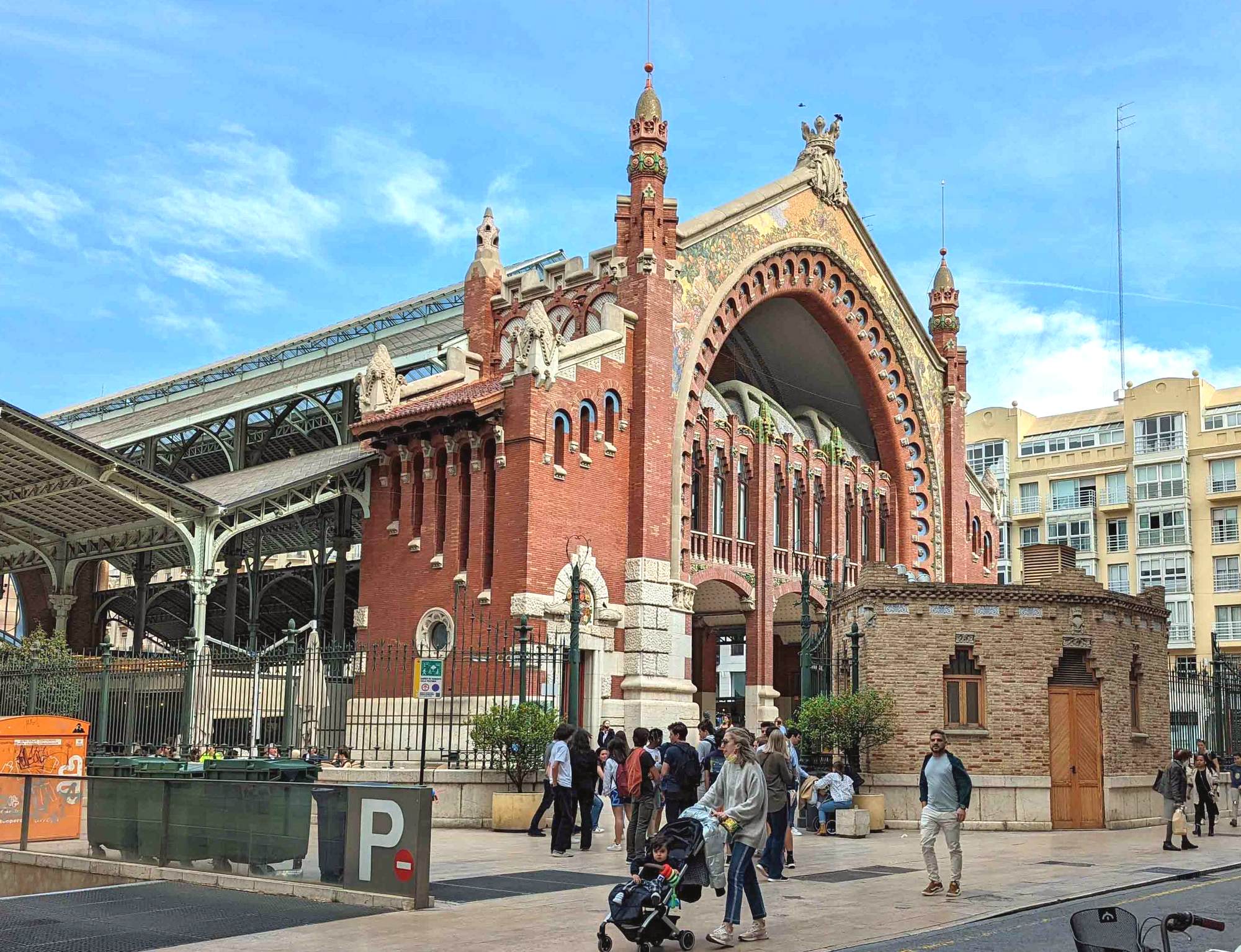 Modern times at the Mercado Colón - Hungry Travelers